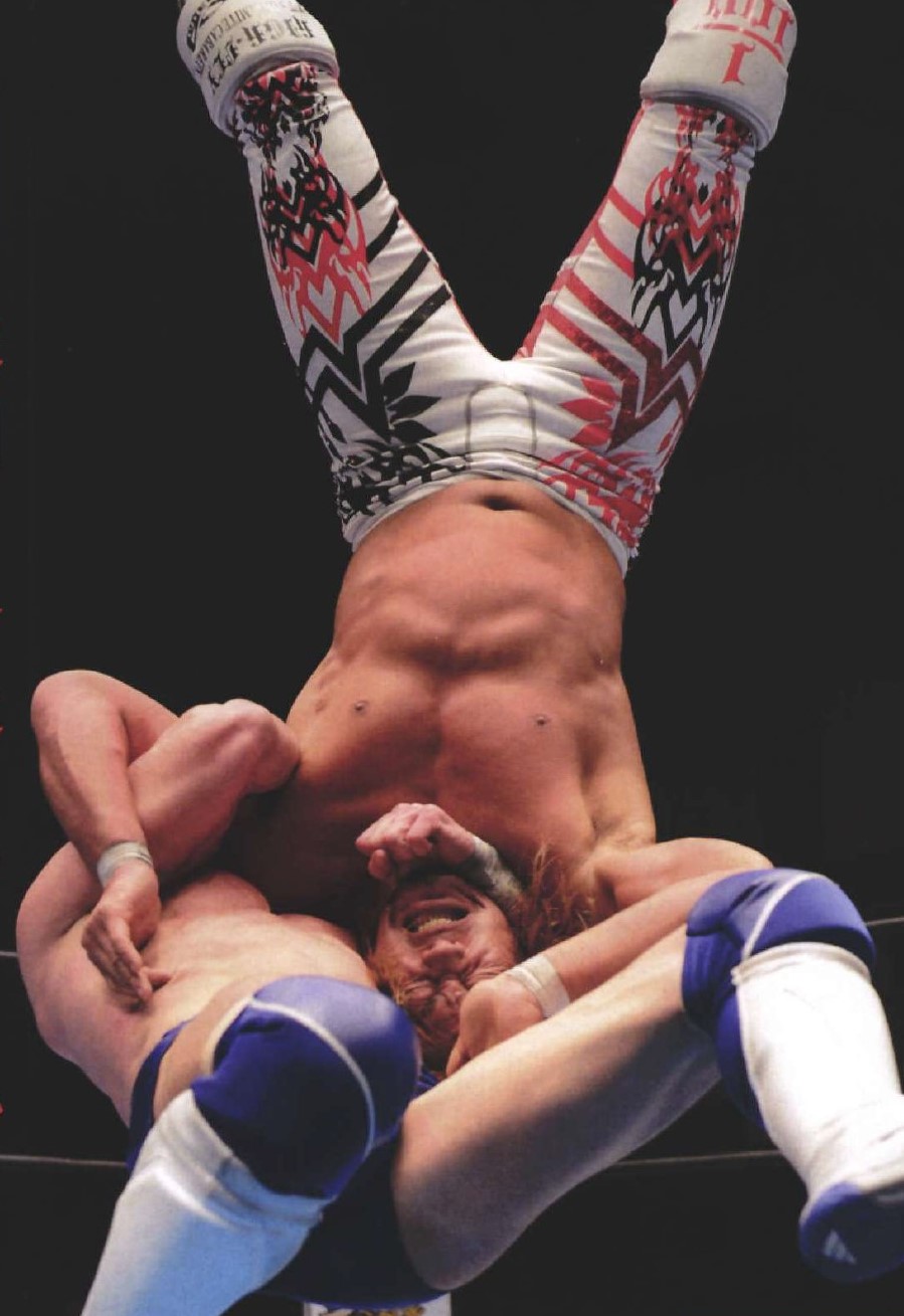 IWGPヘビー級王者・棚橋弘至、IWGPジュニア王者のプリンス・デヴィットに敗れる【週刊プロレス昔話】 | BBMスポーツ | ベースボール･マガジン社